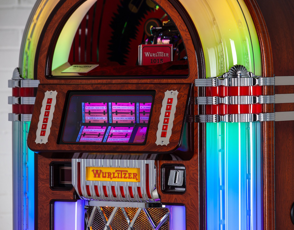 Wurlitzer 1015 'Tribute' Vinyl Jukebox | Home Leisure Direct